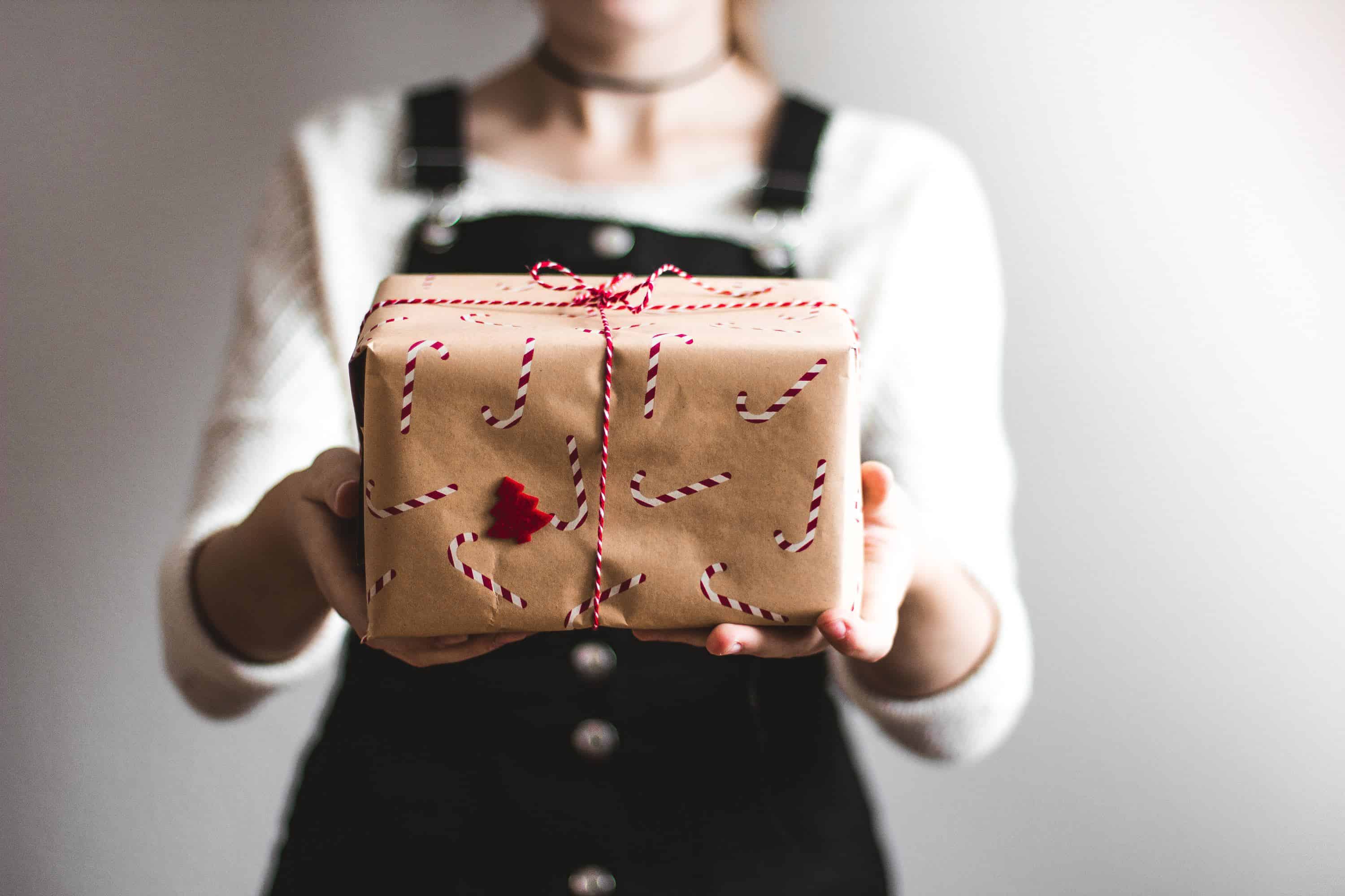 Learn How to Be a Better Gift Giver with these 15 Easy Tricks ...