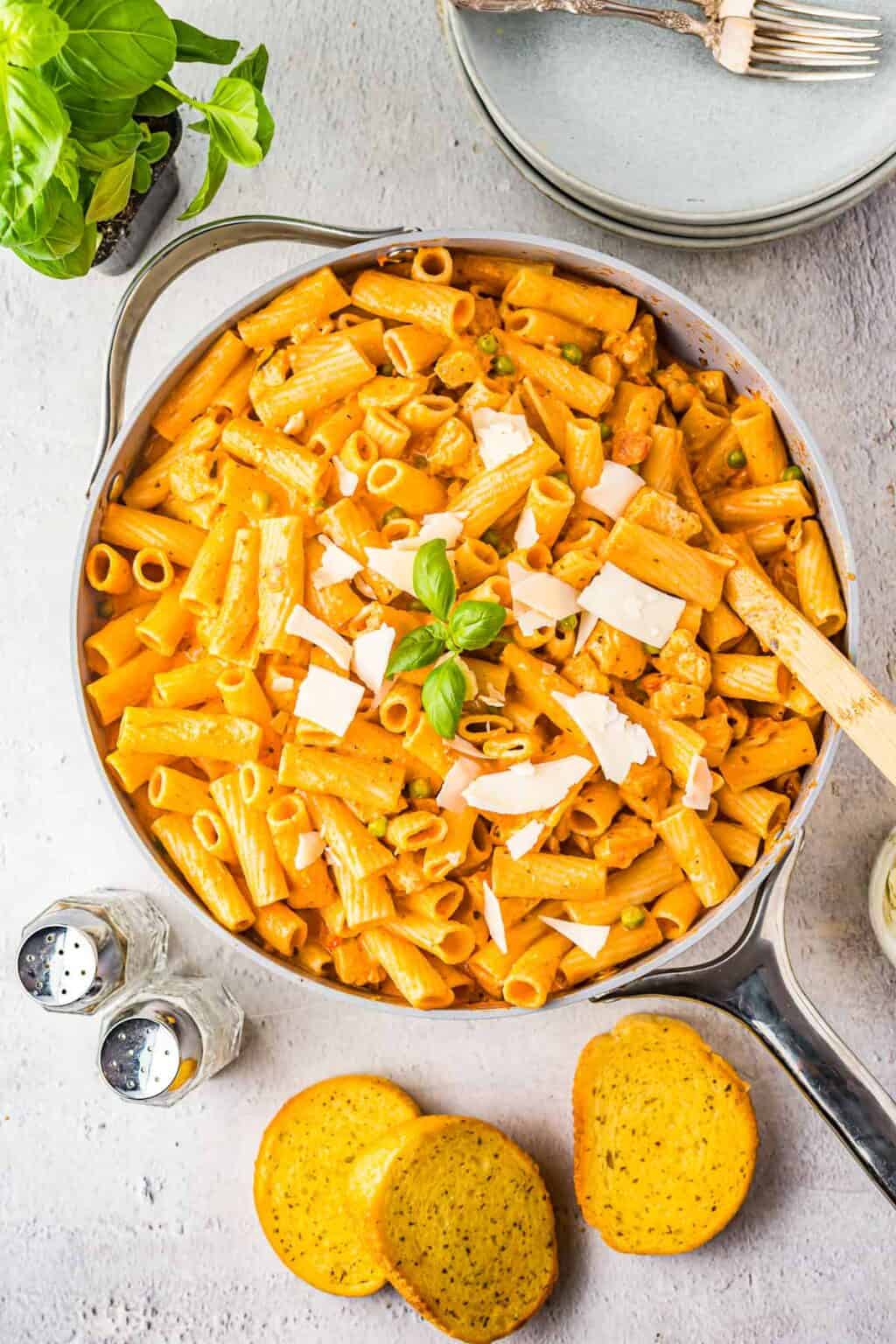 30 Quick and Easy Weeknight Pasta Dinner Ideas (perfect for picky eaters!)