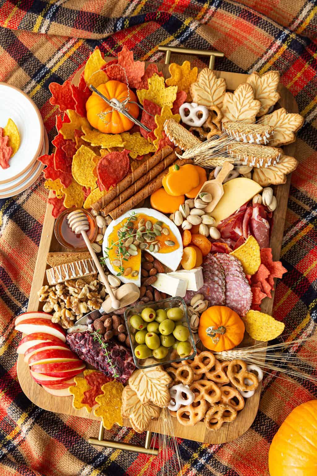 25 Irresistible Fall Charcuterie Boards for Easy Autumn Entertaining