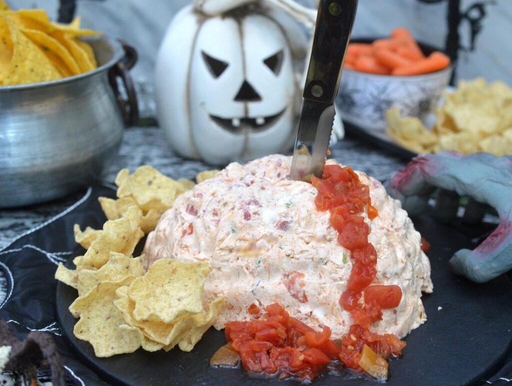 35 Easy Halloween Dips for Parties (easy appetizers and spooky snacks!)