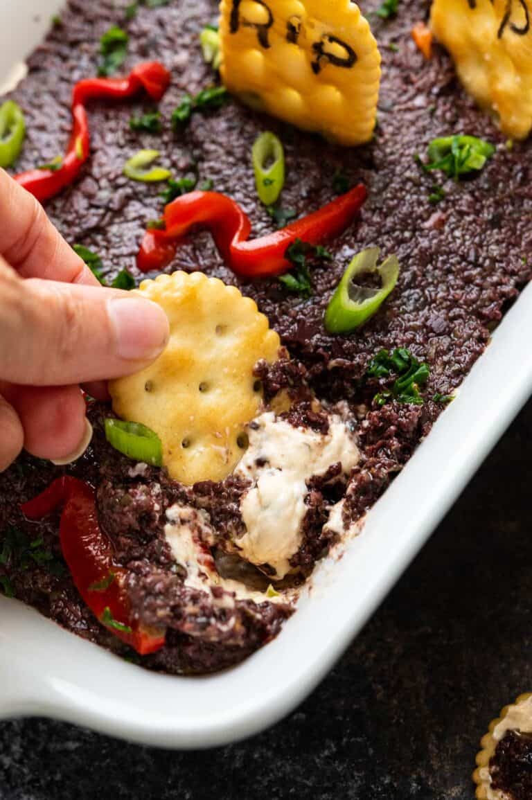35 Easy Halloween Dips for Parties (easy appetizers and spooky snacks!)