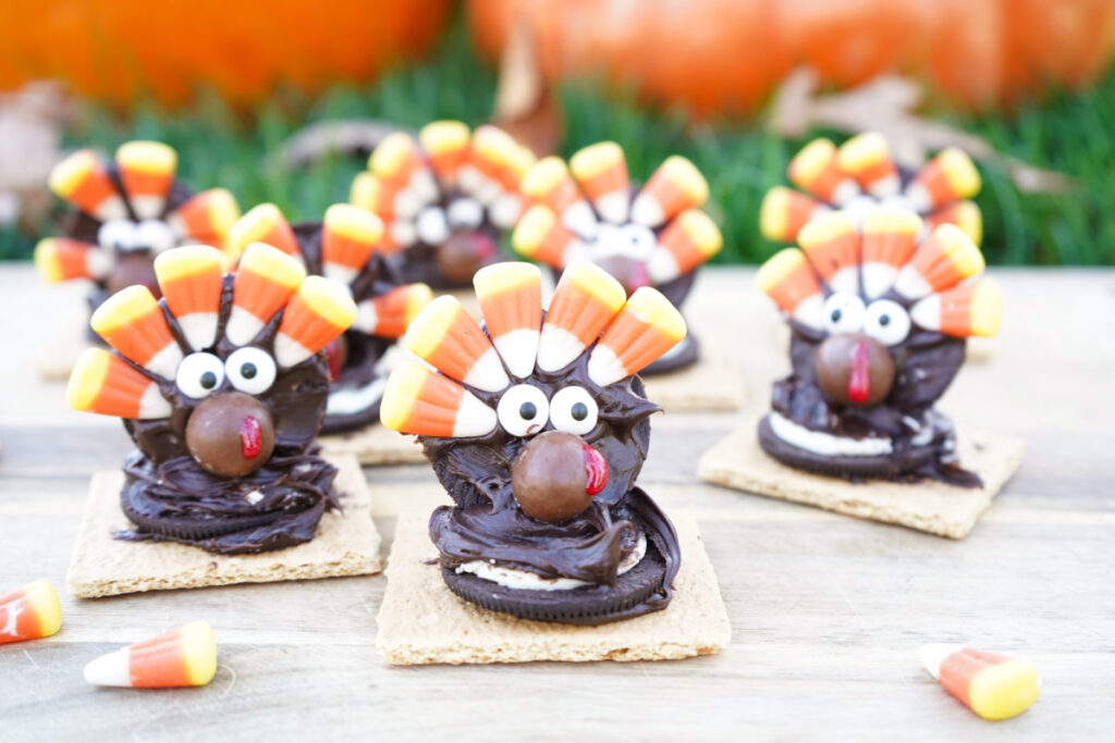 25 Fun Thanksgiving Cookies That Everyone Will Gobble Up