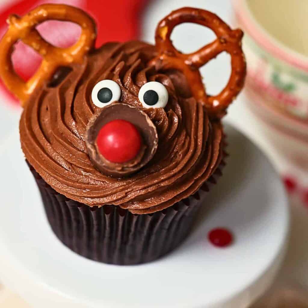 25 Easy Christmas Cupcakes for Festive Holiday Desserts