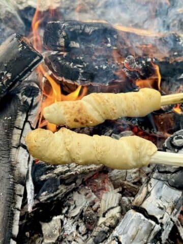 35 Easy Campfire Snacks for Fun Fireside Feasting