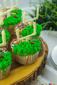 25 Easy Game Day Football Desserts for Parties & Tailgating