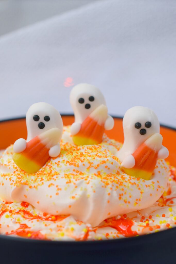 35 Easy Halloween Dips for Parties (easy appetizers and spooky snacks!)