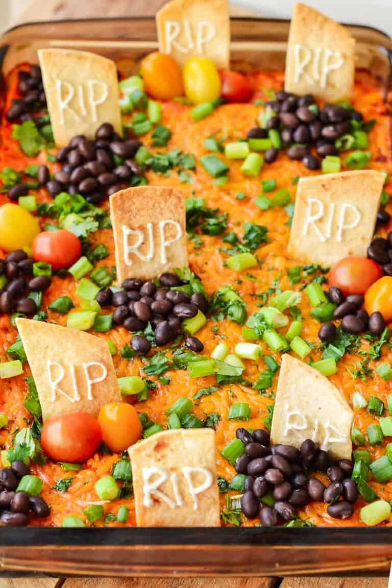 35 Easy Halloween Dips for Parties (easy appetizers and spooky snacks!)