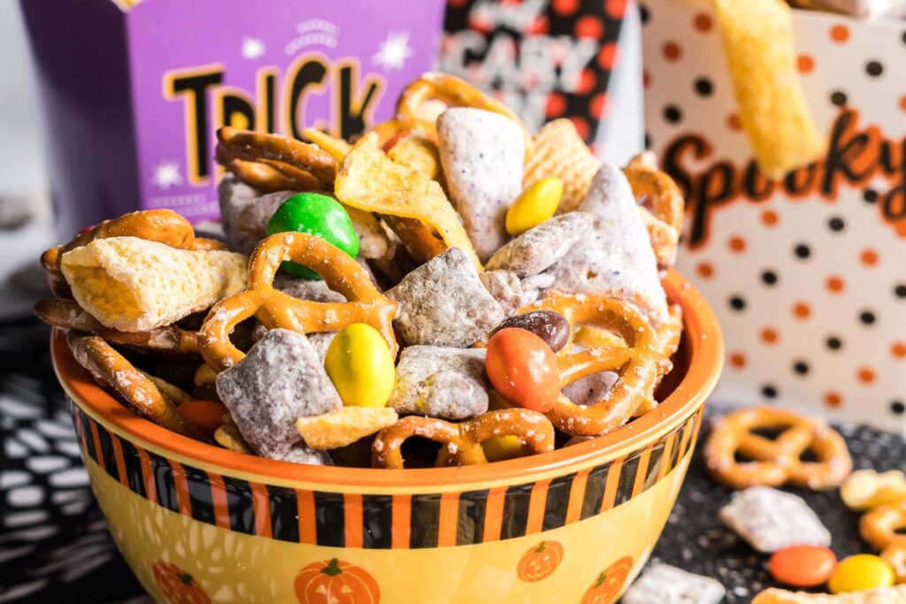 35 Easy Fall Snack Mixes for a Crowd