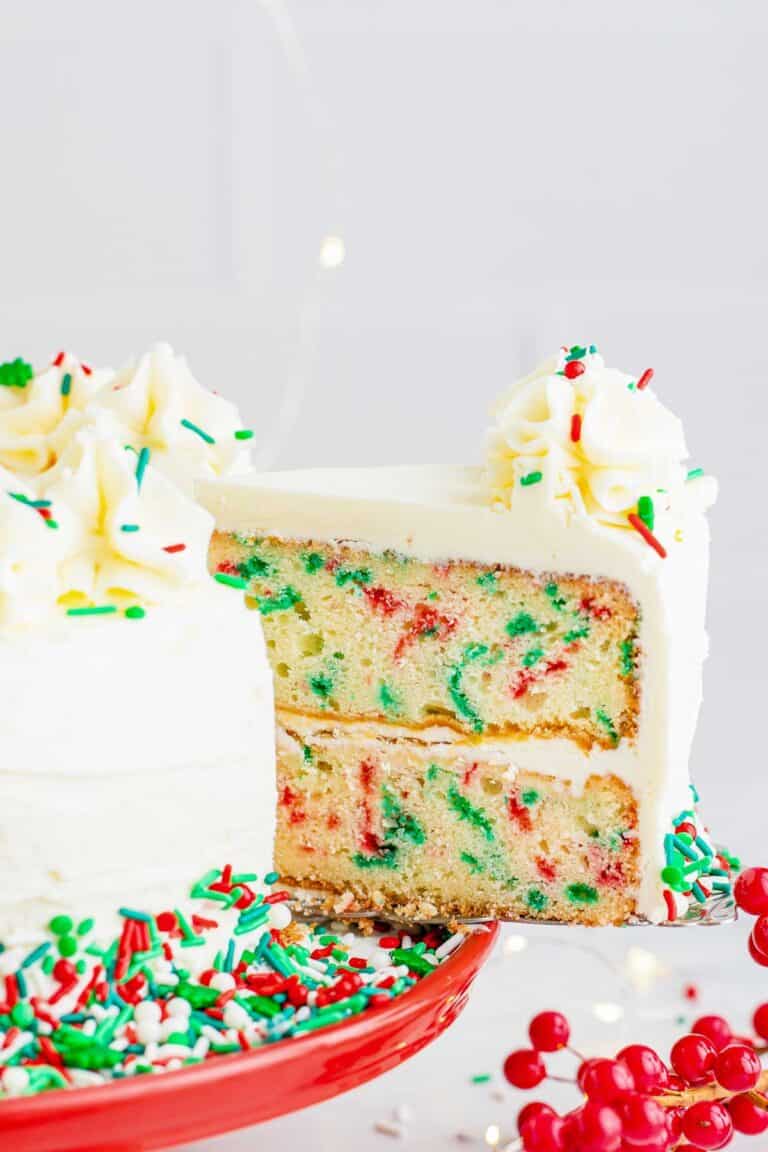 45 Festive Christmas Cakes for Fun Holiday Desserts that Feed a Crowd