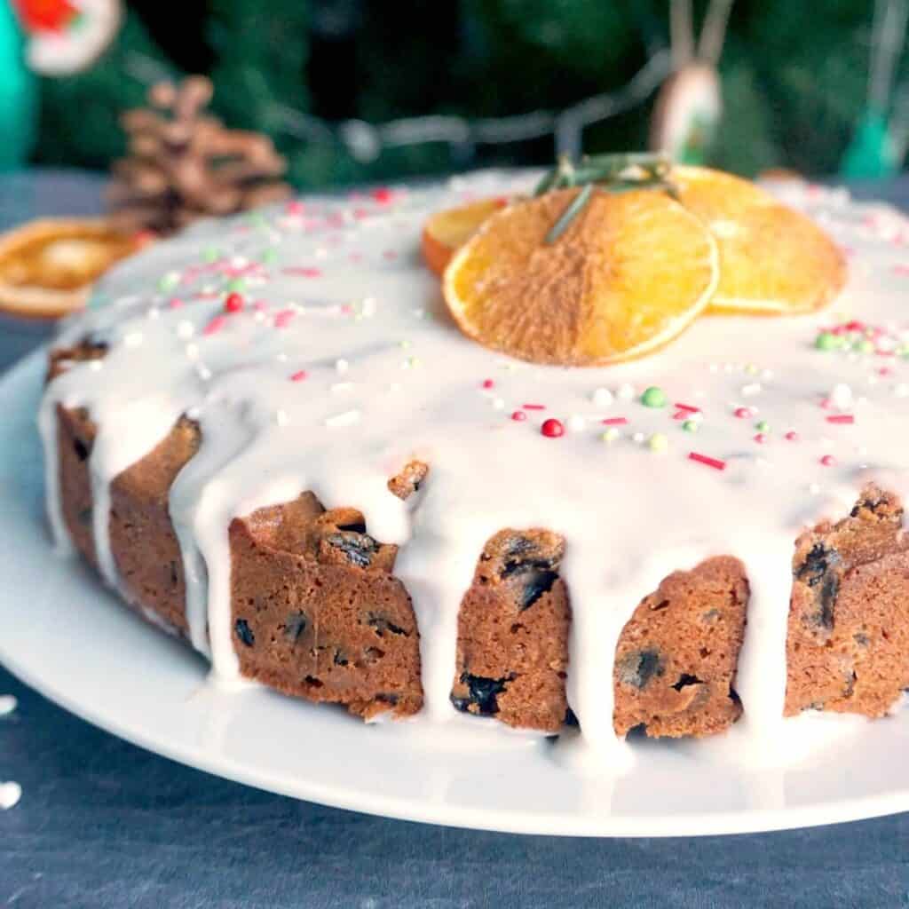 45 Festive Christmas Cakes for Fun Holiday Desserts that Feed a Crowd