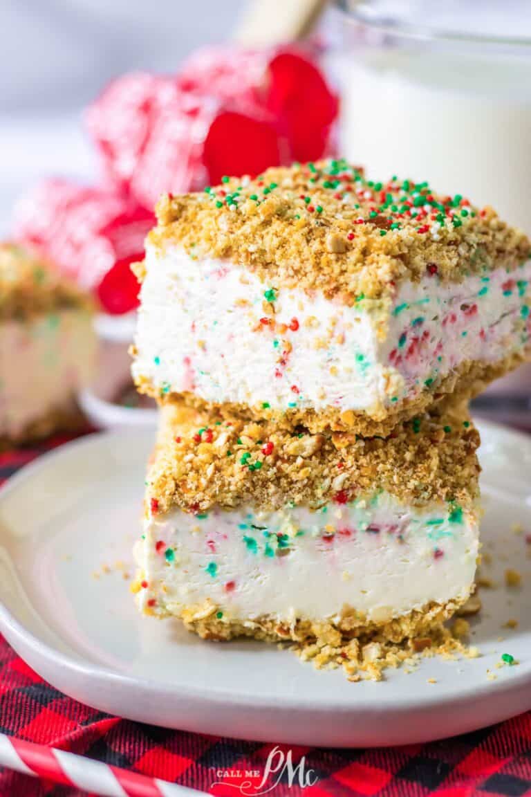 45 Festive Christmas Cakes for Fun Holiday Desserts that Feed a Crowd