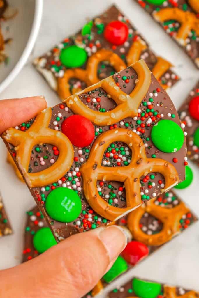 35 Easy Christmas Bark Recipes for Party Snacks or Holiday Gifts ...