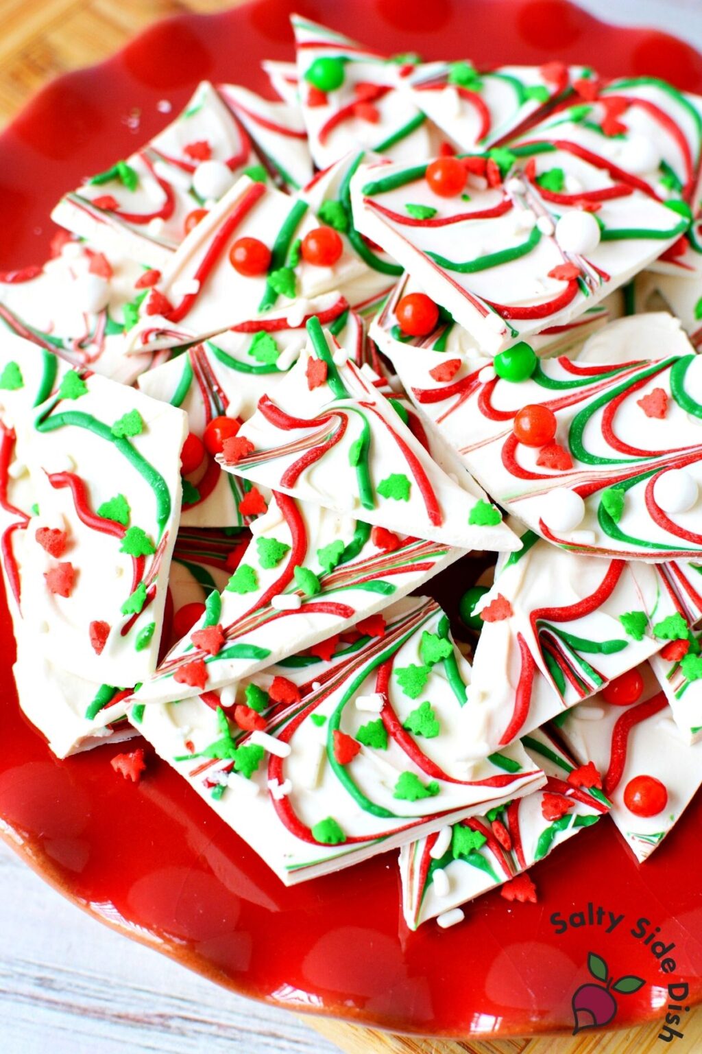 35 Easy Christmas Bark Recipes for Party Snacks or Holiday Gifts ...