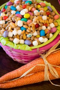 21 Easy Easter Snack Mix Recipes for a Party or Potluck
