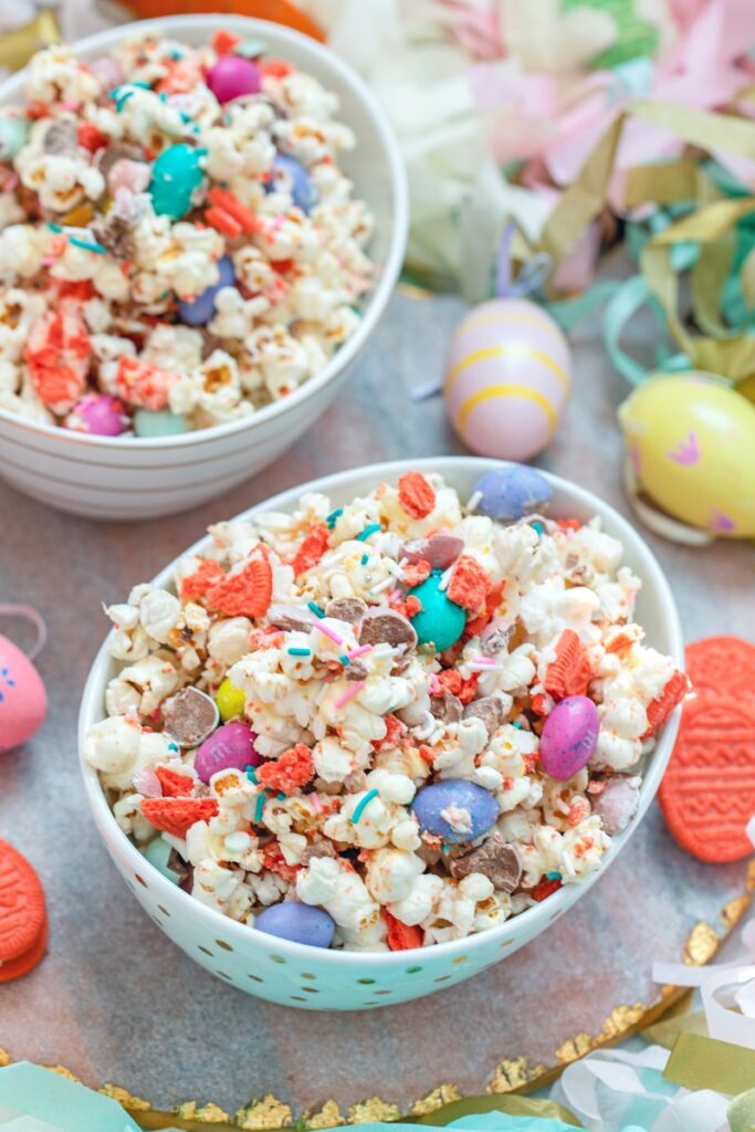 21 Easy Easter Snack Mix Recipes for a Party or Potluck