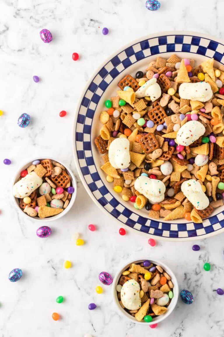 21 Easy Easter Snack Mix Recipes for a Party or Potluck