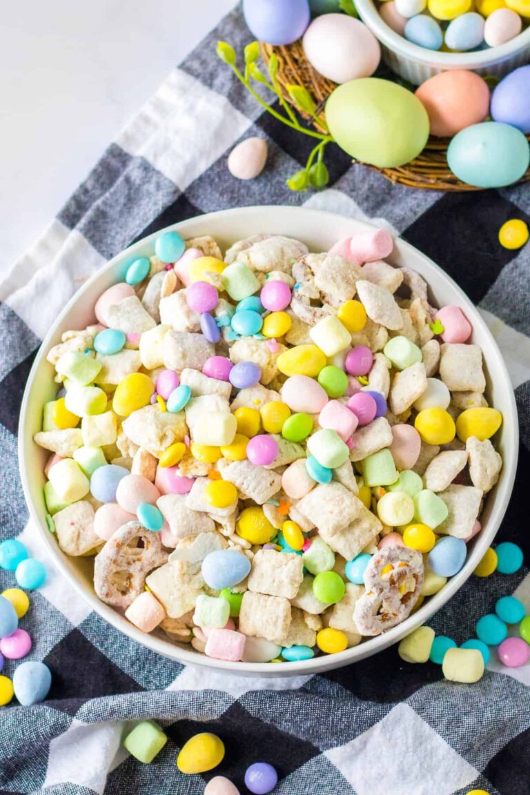 21 Easy Easter Snack Mix Recipes for a Party or Potluck