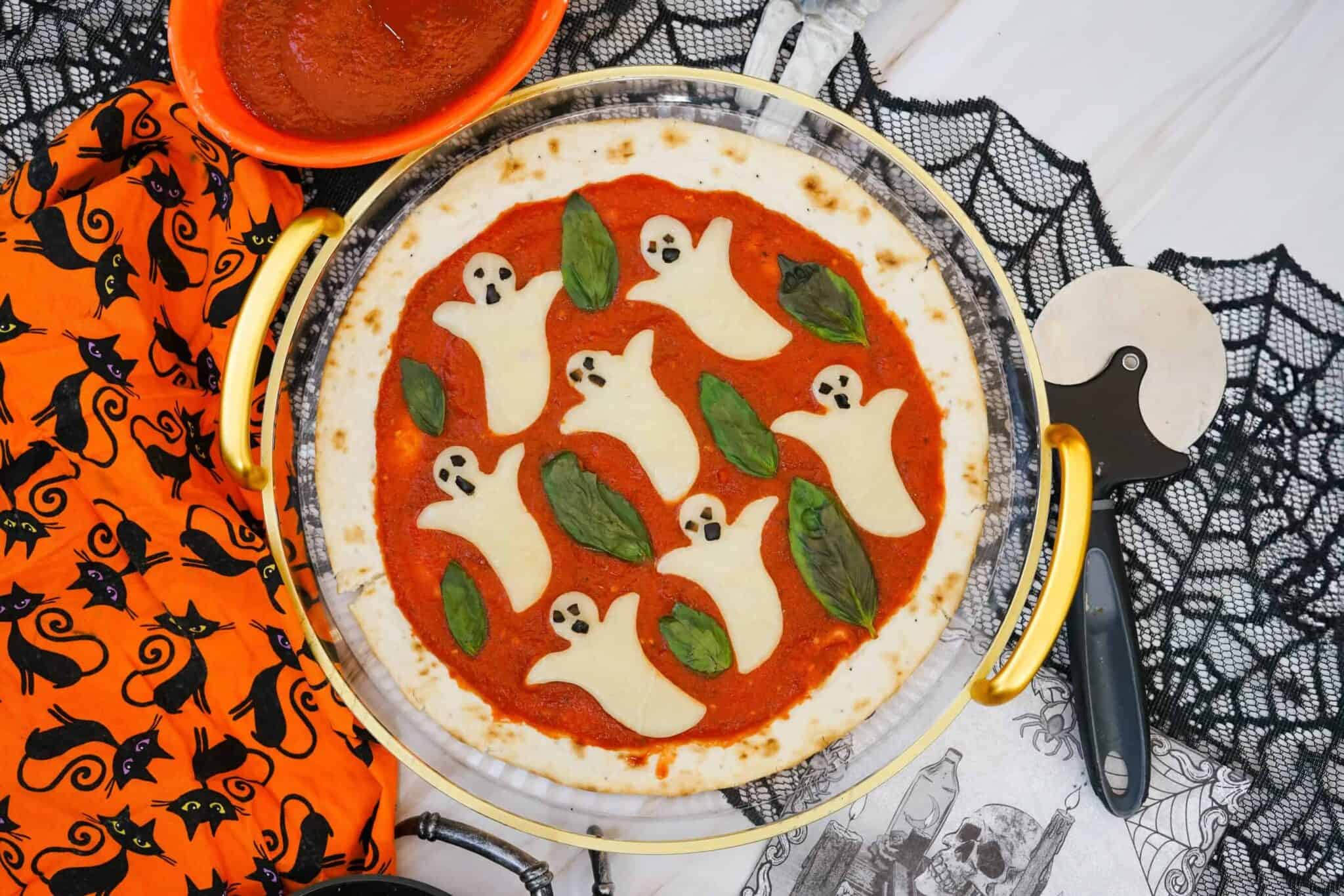 25 Fun Halloween Pizza Ideas for Easy Spooky Dinners & Party Snacks